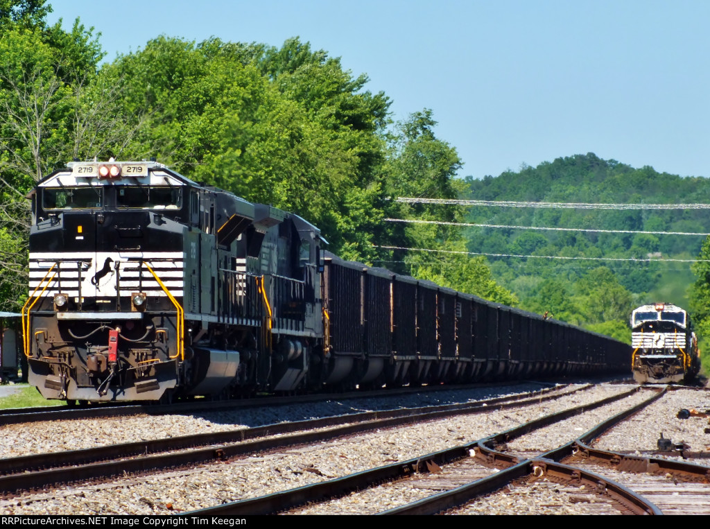 NS 135 passing NS 750 at Old Fort